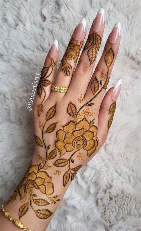 20 Simple Henna Ideas for Stylish Expressions : Butterfly Henna Design ...