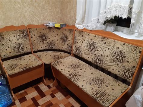 Продам мягкий кухонный уголок со столом и двумя стульми: 5 000 грн ...
