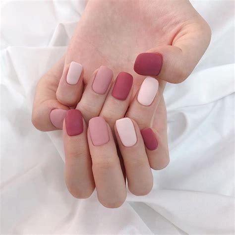 ﾟ𝓈𝓉𝓇𝒶𝓌𝓋𝑒𝓇𝓇𝓎𝒸𝒽𝒾𝓂 | Gel nails, Velvet nails, Simple nails