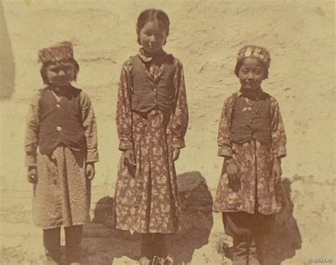 Девочки в традиицонных костюмах. Казахи. Казахстан (Казахская ССР ...