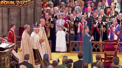 'He looks lost': Body language expert decodes moment Harry seemingly ...