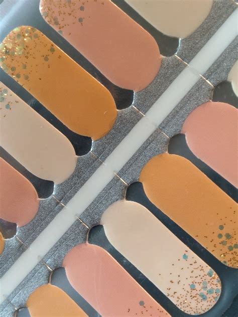 A Soft Glow – Everyday Nails
