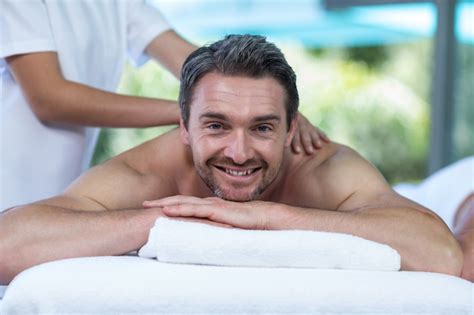 Massagem Feliz Homem Imagens – Download Grátis no Freepik