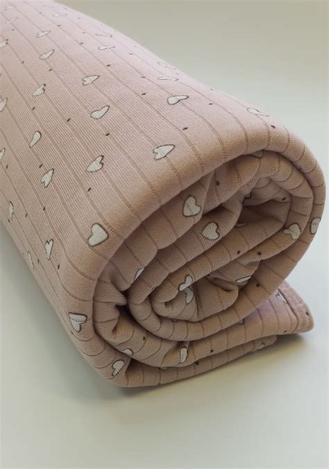 Одеяло трикотажное Daisy 75х90см. сердечки мокко купить по цене 795 ₽ в ...
