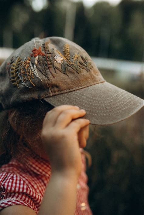 Вышивка на кепке, вышивка цветы, вышивка гладью | Baseball hats, Hats ...