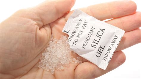 Silica-Gel : Haushaltstricks mit Trockenmittel-Beuteln | Bayern 1 ...