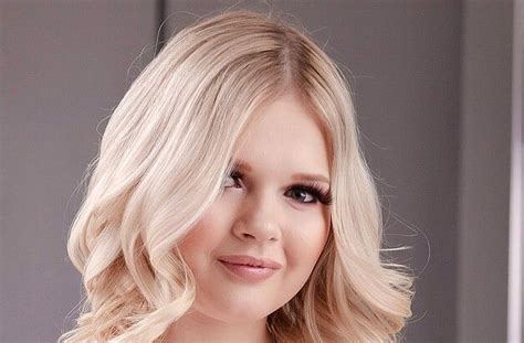 Coco Lovelock Age, Biography, Net Worth, Career, Height, Boyfriend & More - Beast Magzine
