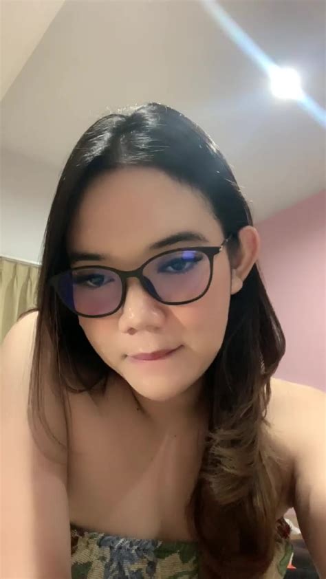 Dila Cantik Banget Pakai Kacamata ID 59508368 Mango - Bokep Indo