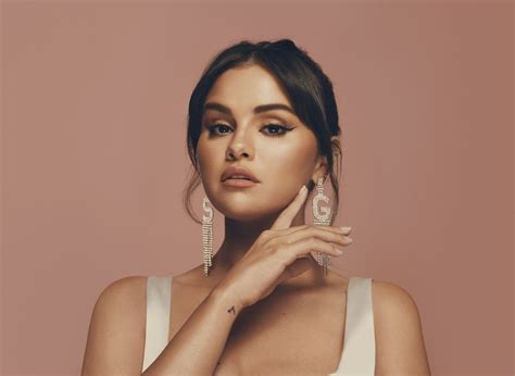 O melhor ano da carreira de Selena Gomez | #Geek