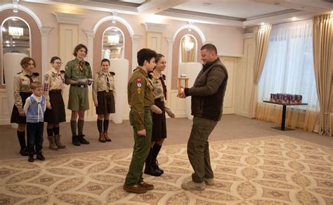 Пластуни передали Вифлеємський вогонь миру Головнокомандувачу ЗСУ. ФОТО ...