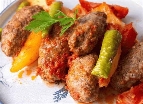 Turkish Köfte (Turkish Meatballs) | DelishGlobe