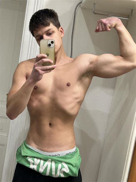 19m,Would you lick my armpit? : r/TwinkPits