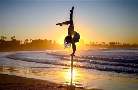 Pin by mostafa khannous on Sofie Dossi | Dance photography poses, Dance ...