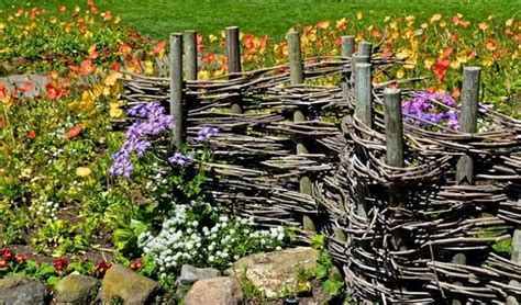 Заборчик для клумбы: красота и практичность (фото) | Дом Мечты