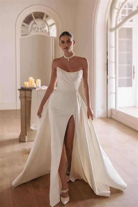 Shop Sergine | Strapless Dress With A Slit | Esposa