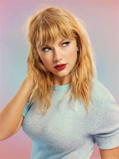 Taylor Swift big juicy tits in sexy revealing dress - Celeblr