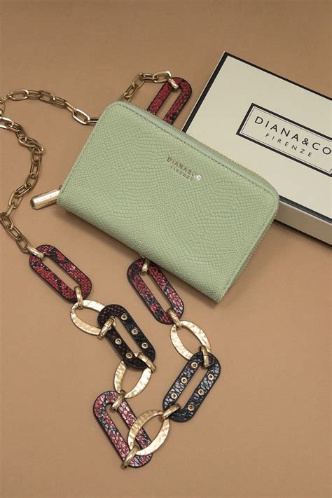 Кошелёк в минималистичном стиле со знаковым логотипом Diana&Co Firenze ...