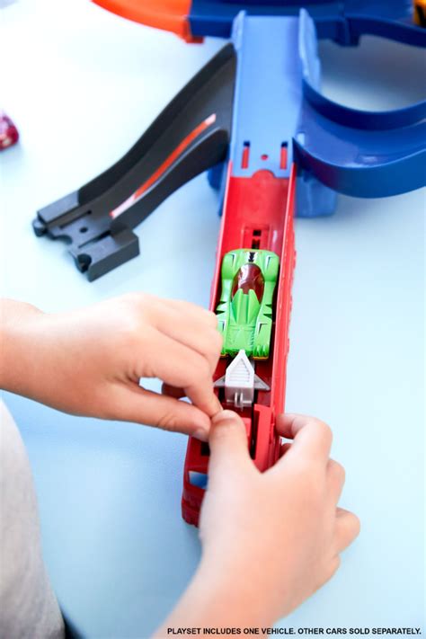 Best Buy: Hot Wheels Volcano Escape Motorized Track Set Orange/Blue FTD61