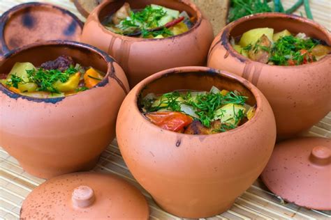 Мясо в горшочках в духовке – 5 вкусных рецептов с фото, простые рецепты ...