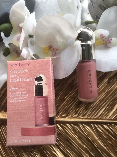 Жидкие кремовые румяна rare beauty soft pinch blush, encourage — цена ...