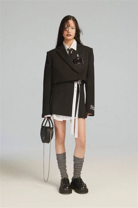 Pin by Mari V on Black baska | Fashion, How to wear, Fashion show