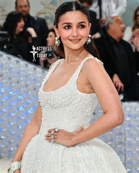 Mommy Alia bhatt🤤 : r/faptodesiactress