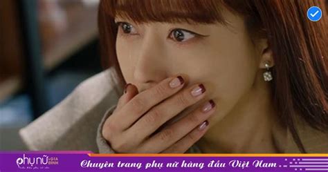 Nghe hàng xóm nói đêm nào cũng có người đàn ông lạ ngồi trước nhà, tôi hoảng sợ lắp camera rồi ...