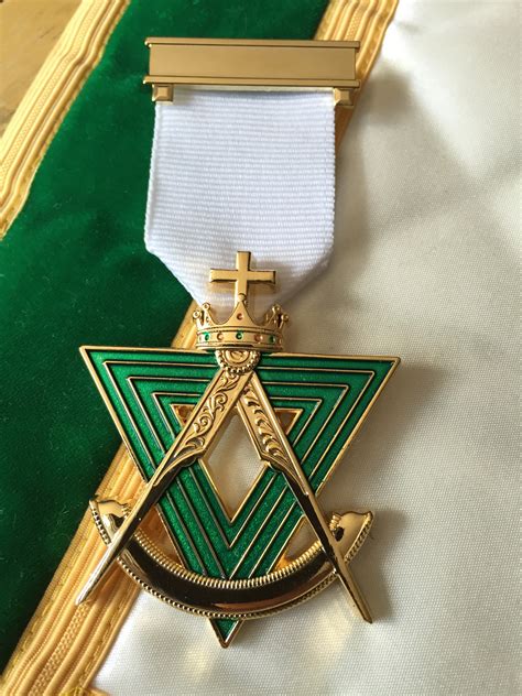 The Masters Craft » AMD Past Sovereign Master Breast Jewel
