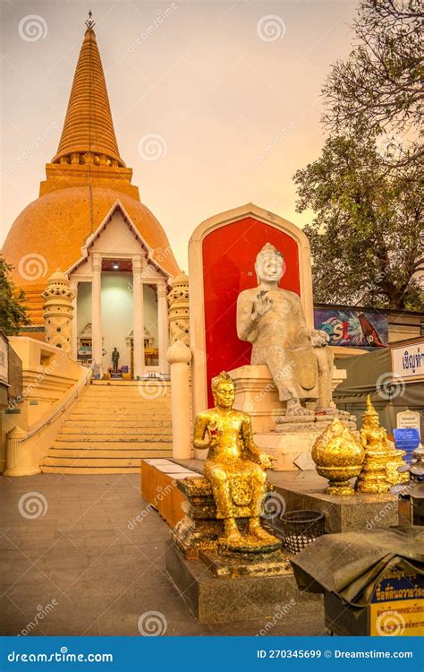 View at the Phra Pathom Chedi Buddhist Stupa in Thailand Editorial ...
