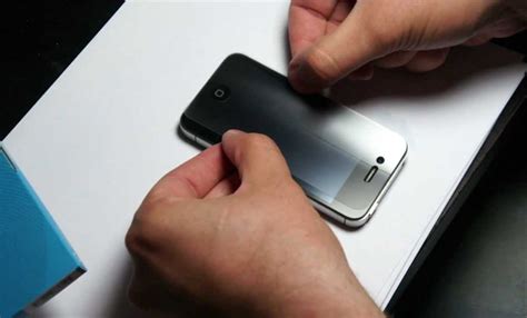 Как наклеить защитную пленку на iPhone и iPad