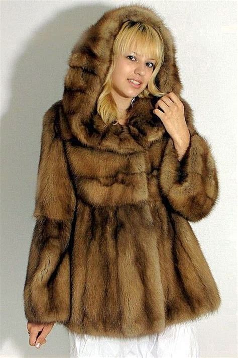 Pin by Chris Bade on Anziehsachen | Fur fashion, Fur coats women, Fur ...
