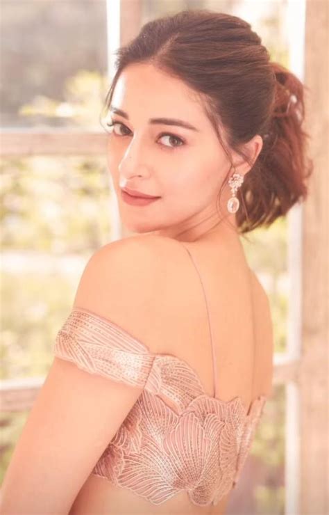 Ananya Panday gives a sneak peek into her cousin Alanna’s Mehendi ...