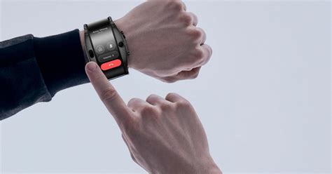 Необычный смартфон-браслет с гибким экраном подешевел с 40 000 рублей ...