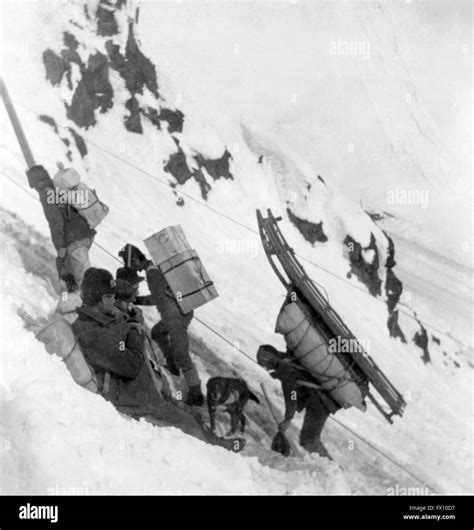 Klondike-Goldrausch. Goldsucher gebunden für die Klondike gold Felder ...