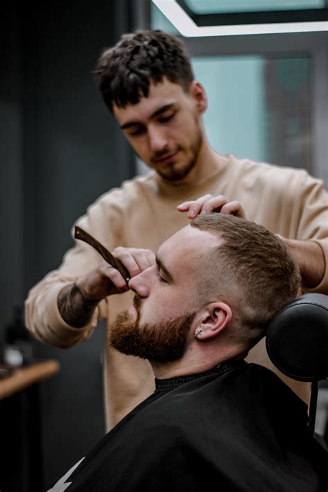 Усы в барбершопе в Минске | Цена стрижки бороды и усов в ZLOY Barbershop