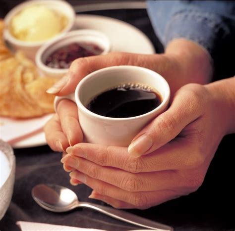 Картинки по запросу кофе реклама креатив | Coffee addict, I love coffee ...